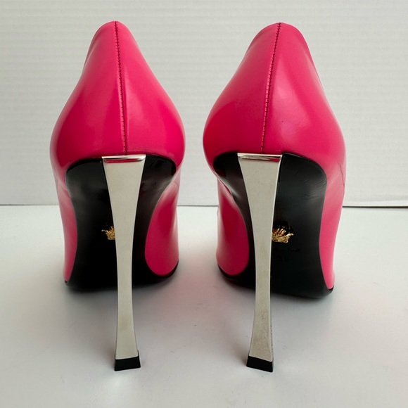 Versace | Shoes | Versace Pinpoint Pink Pumps | Poshmark